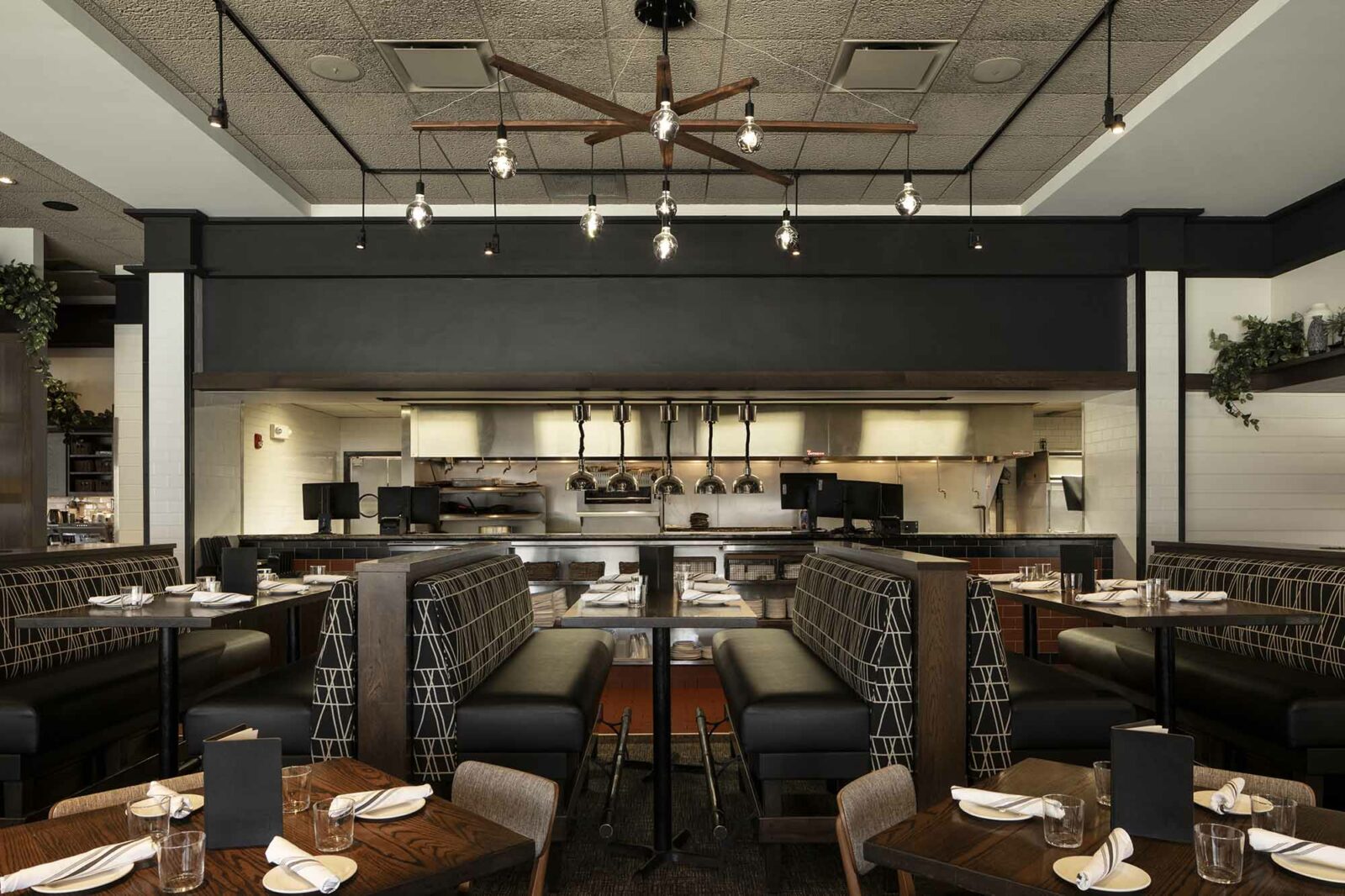 Burtons Grill & Bar in MA - Burlington